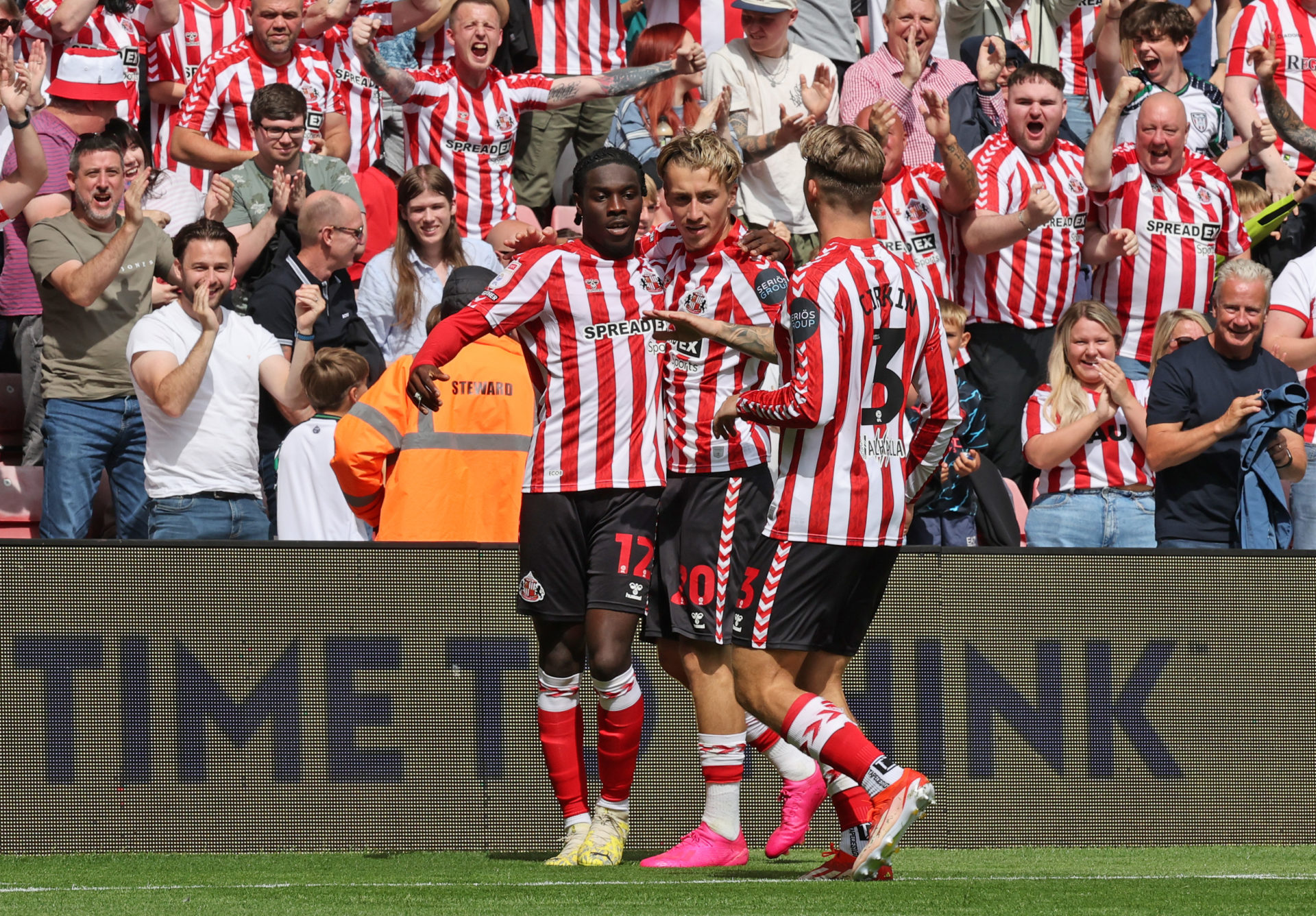 Sky Sports reporter blown away by 'excellent' Sunderland man's ...